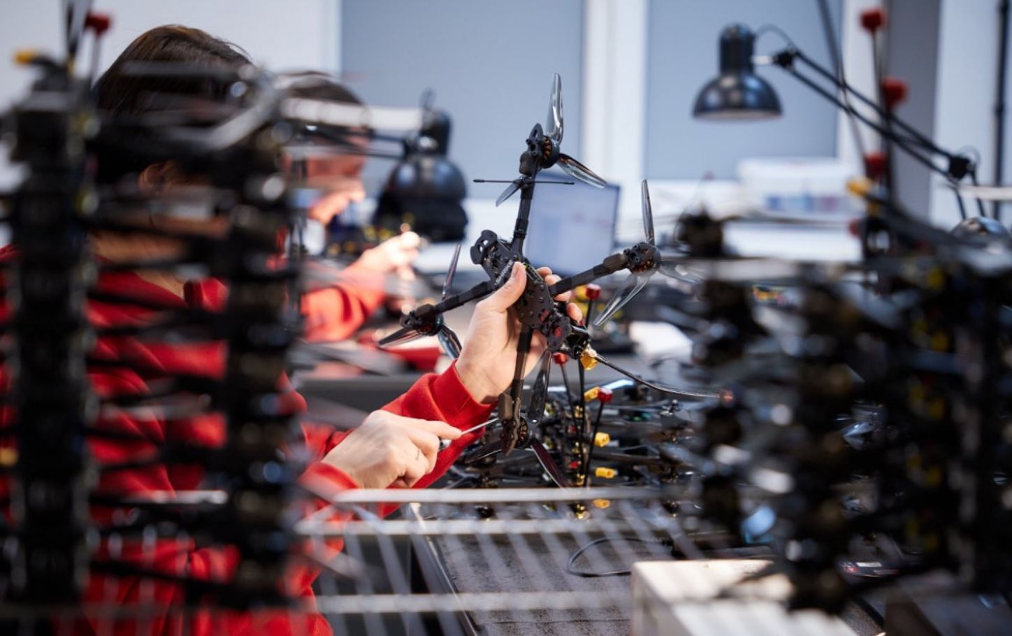 Forbes дізнався, скільки FPV-дронів виготовили в Україні з початку 2024 року - Сила Слова